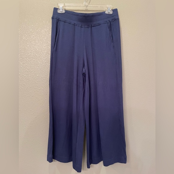 Splendid | Pants & Jumpsuits | Splendid Navy Blue Wide Leg Cropped ...